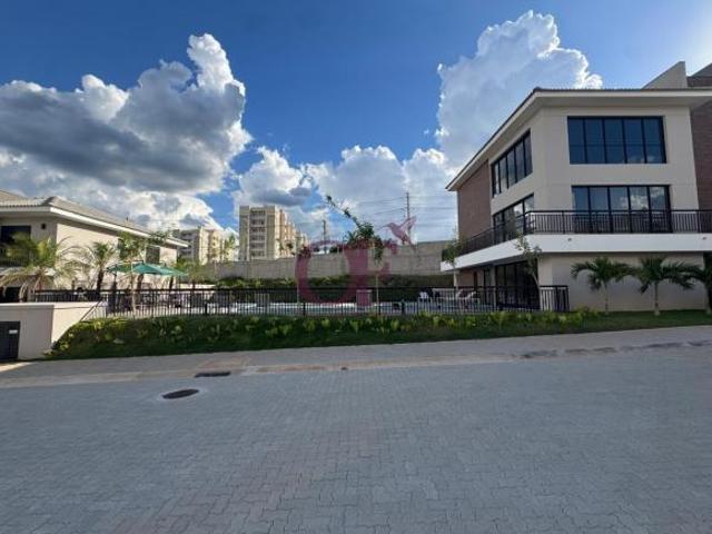 Casa Nova em Condomínio Clube no Medeiros com Suíte, Quintal e 2 Vagas