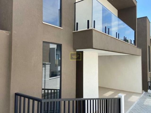 Casa Nova em Condomínio Fechado à Venda