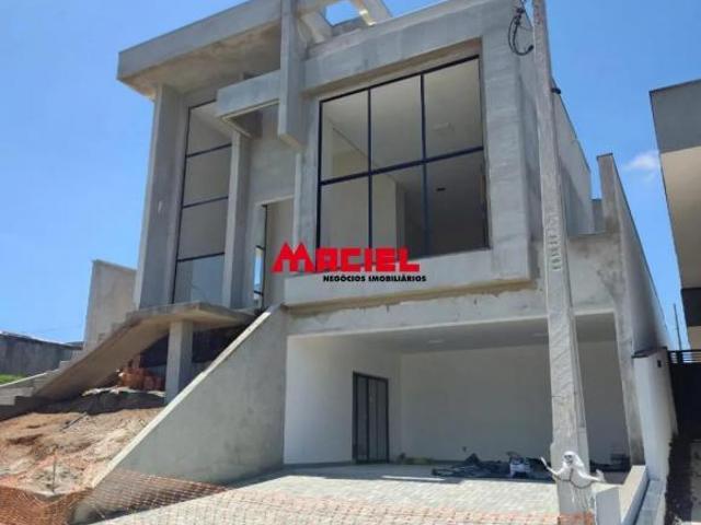 CASA NOVA EM CONDOMINIO FECHADO, COM PISCINA E FINO ACABAMENTO