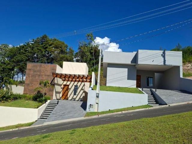 casa nova em condomínio fechado,próximo ao centro Lindóia