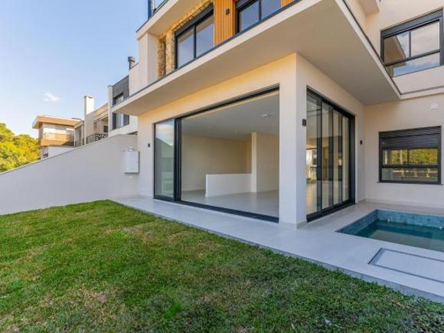 Casa nova em Condomínio fechado, 03 Suítes, 04 Vagas, Piscina, Santa Felicidade, Curitiba