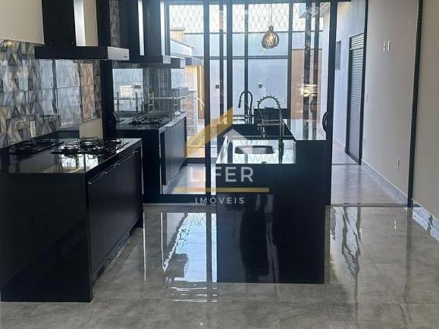 Casa nova em condomínio fechado