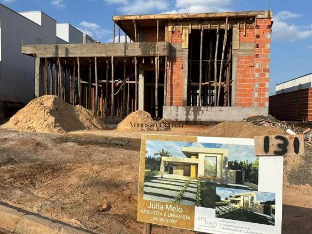 Casa nova em construção, próximo da entrega, com 4 quartos, sendo 3 suítes
