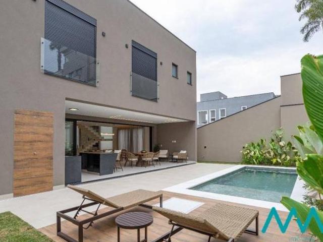 Casa Nova em Alphaville com 4 Suites e Mobiliada!