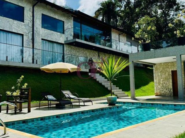 Casa Nova em Atibaia com 4 Suítes e Piscina com Hidro – Porteira Fechada