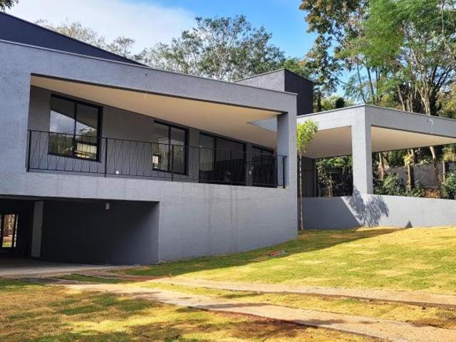 Casa Nova em Estilo Moderno no Condomínio Jardins Brumadinho/MG