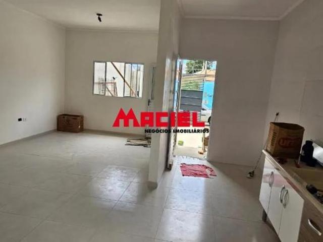 Casa Nova em final de construção no bairro Altos do Bosque venha conferir!