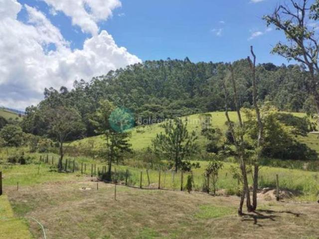 Casa nova em Santo Antônio do Pinhal
