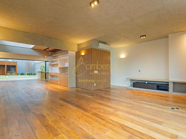 Casa nova em rua fechada com 4 quartos no Jardim dos estados