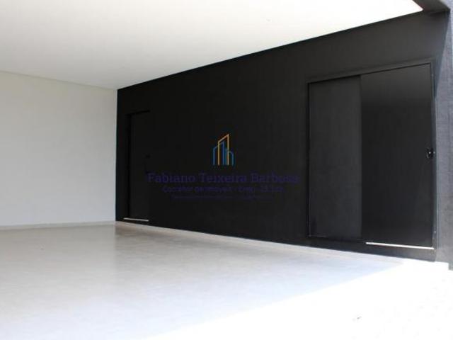 Casa Nova linear 4/4, 2 suítes com closet, área gourmet, 3 vagas à venda no Cond. Spina Ville por R$