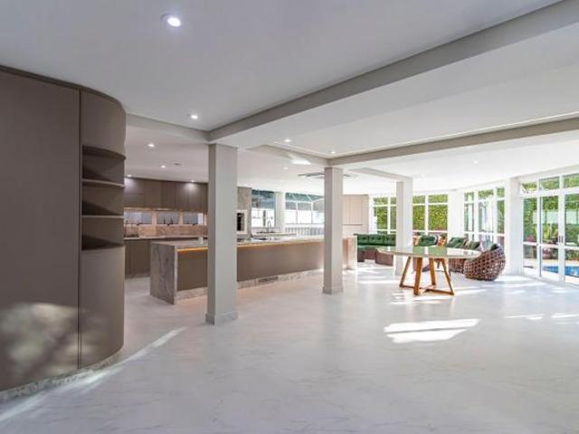 Casa Nova, mobiliada com 4 Suítes e Elevador no Pinewoods Pinhais