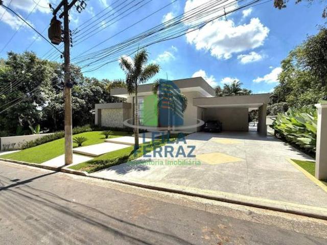 Casa nova, mobiliada e decorada com 1.000m² de área construída