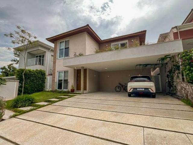 Casa nova mobiliada e decorada com 4 suítes Alphaville