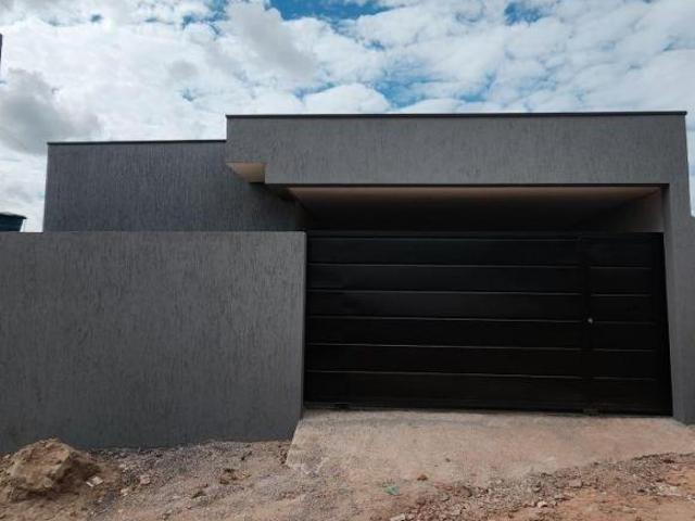 CASA NOVA, MODERNA, COM FINO ACABAMENTO