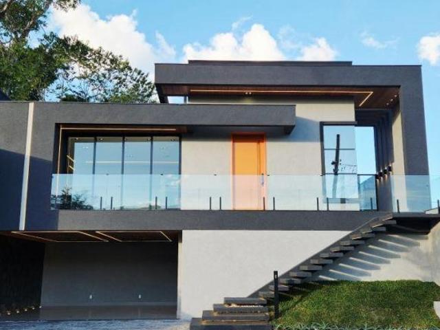 CASA NOVA, MODERNA, COM PISCINA AQUECIDA
