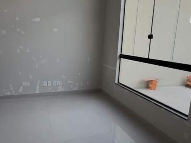 Casa nova, moderna e pronta para morar – 2 quartos 1 suíte – Quintal amplo e pé direito alto!