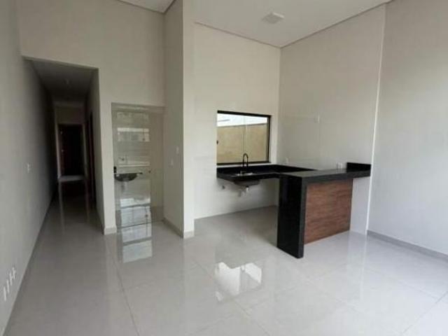Casa nova, moderna e pronta para morar – 2 quartos 1 suíte – Quintal amplo e pé direito alto!