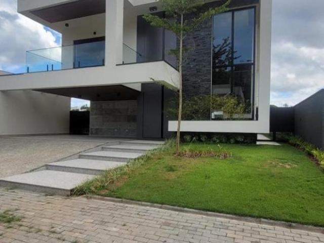 Casa nova no Condomínio Granville em Atibaia SP. São 3 suítes, sala ampla, cozinha com despensa, pi