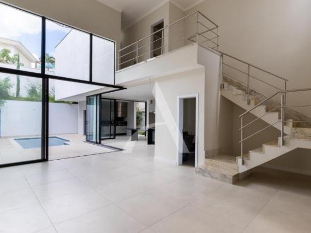 Casa nova no Luzern Swiss Park com 271m² e 3 suítes e lazer completo