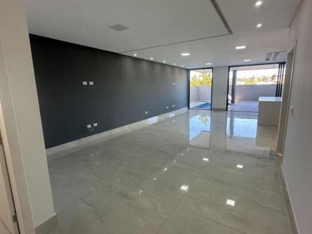 Casa nova no Real Park com 300m², 4 suítes e área gourmet integrada