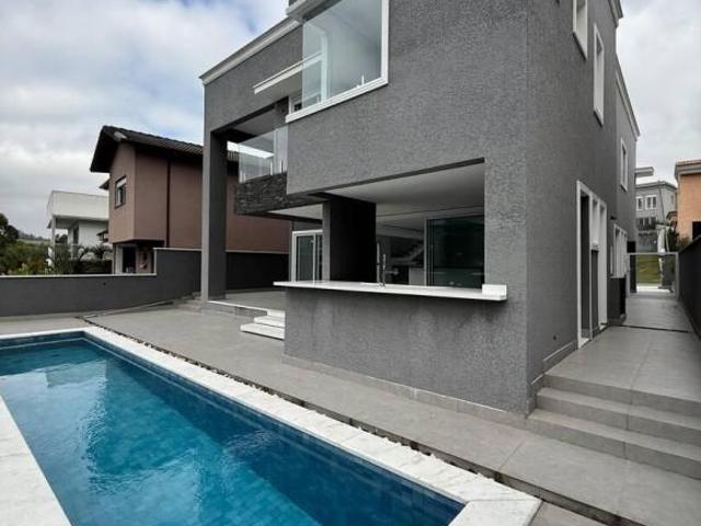 Casa Nova no Tambore 11 Só R$4.800.000,00