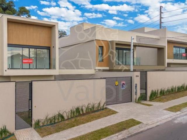 Casa nova no Uberaba com 3 suítes e 3 vagas de garagem