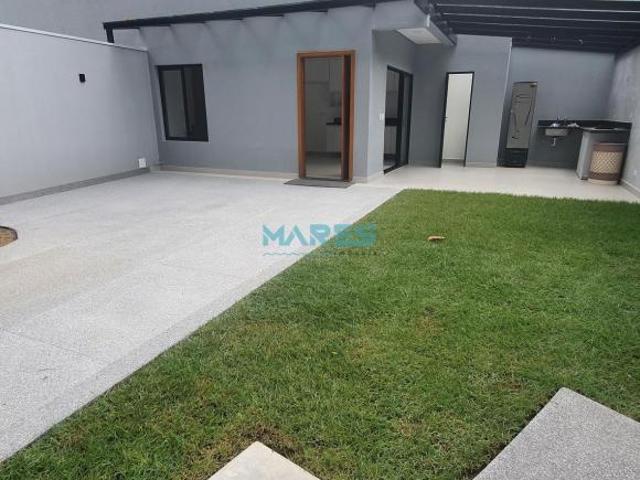 Casa nova na praia de Boiçucanga
