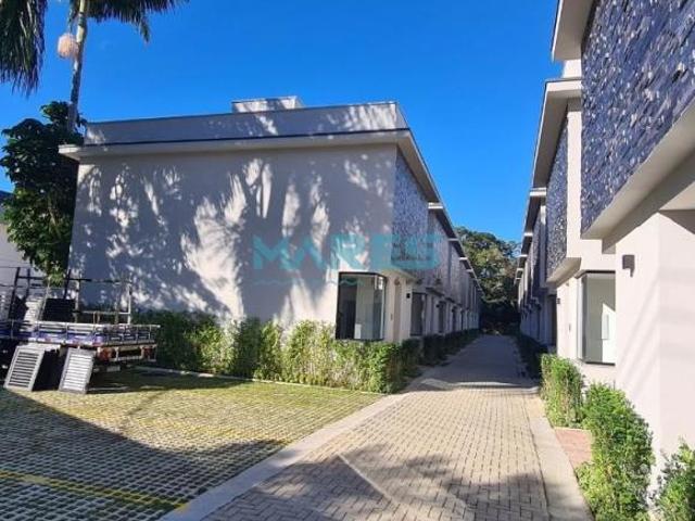 Casa nova na praia Maresias