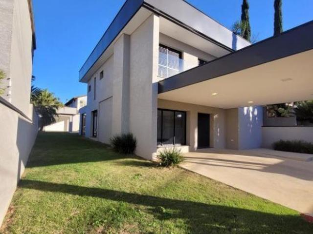 Casa nova na Vila Giglio em Atibaia SP. São 3 suítes, sala ampla, cozinha, lavanderia, lavabo, des
