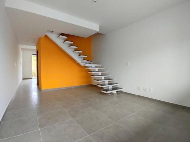 Casa Nova na Zona Norte com 3 Quartos, Suíte e Excelente Localização