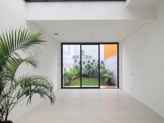 Casa Nova Sobrado Aclimação 3 Suítes 216m² Próximo ao Parque da Aclimação