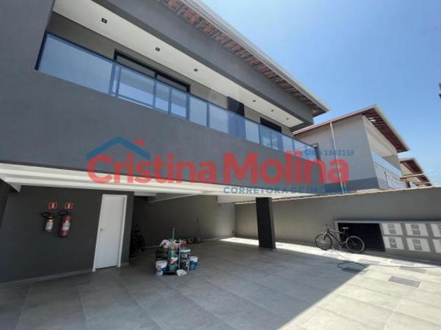 Casa nova, sobreposta, 2 dormitórios, sala, cozinha, banheiro, área de serviço e garagem, no Tude Ba