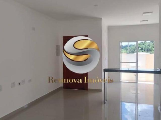 Casa Nova, semi isolada em Condomínio Exclusivo – 2 Suítes e Quintal