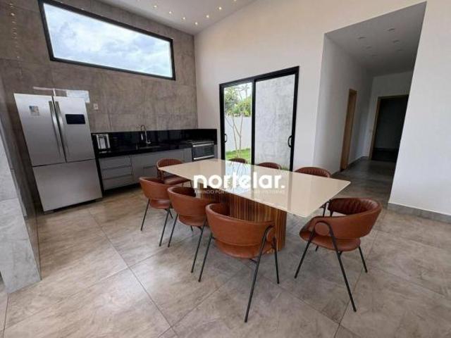 Casa nova semi mobiliada com 3 quartos, sendo 2 suítes, 4 banheiros, area Gourmet e Segurança 24H