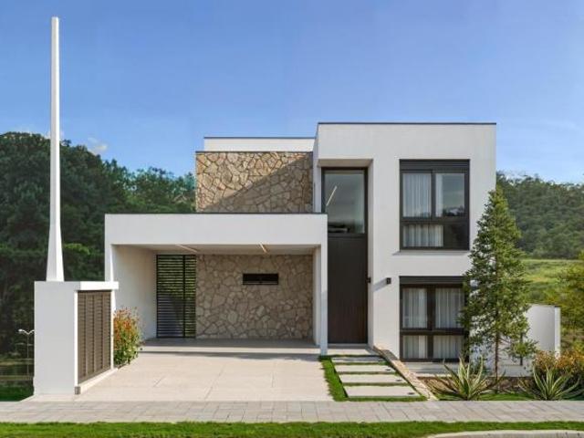 Casa nova para venda com 4 suítes e piscina no Residencial Granja Anita em Mogi