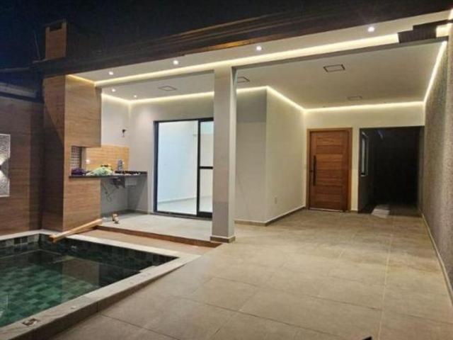 Casa nova para Venda, Peruíbe / SP. Possui 02 dormitórios e piscina