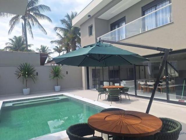 Casa nova recém construída nunca habitada á venda no Jardim Acapulco Guarujá.