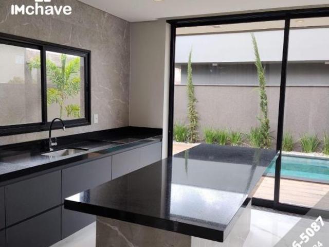 Casa Nova Térrea no Eco Village II com 3 suítes, piscina e em excelente localização