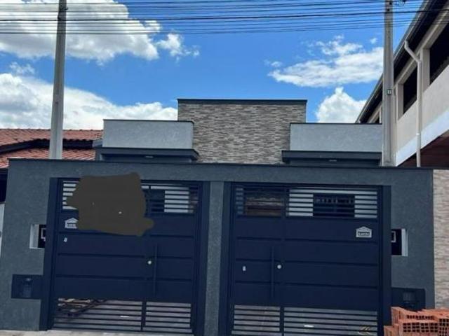 Casa nova, térrea no Jd Piazza Di Roma. São 2 dormitórios sendo 1 suíte, sala 2 ambientes integrada