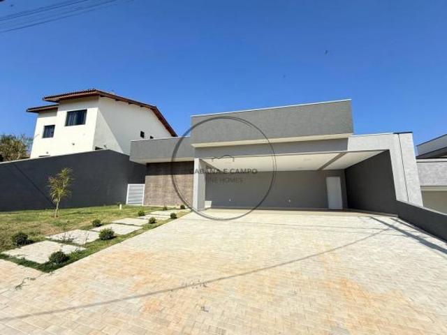 Casa nova térrea c/ 3 suítes e acesso à represa no condomínio Santa Fé I