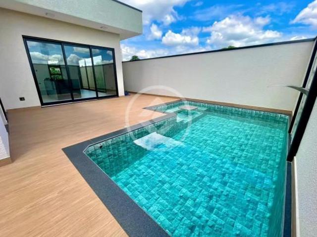 Casa nova, térrea em condomínio com 3 quartos e 300 m² à venda em Paulínia