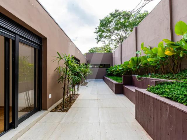 Casa nova à venda localizada no Itaim