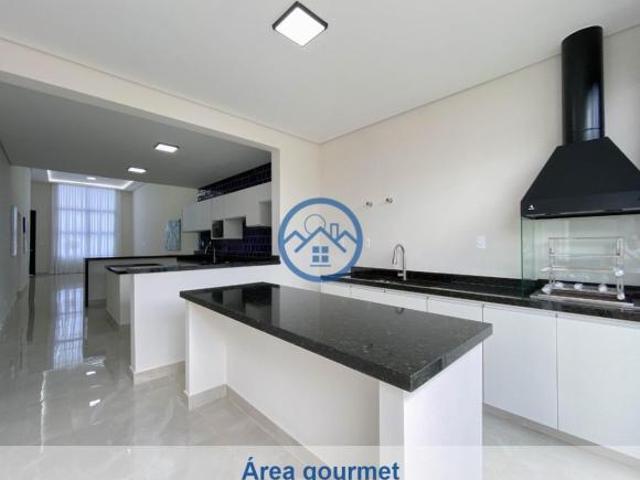Casa novinha com cozinha completa