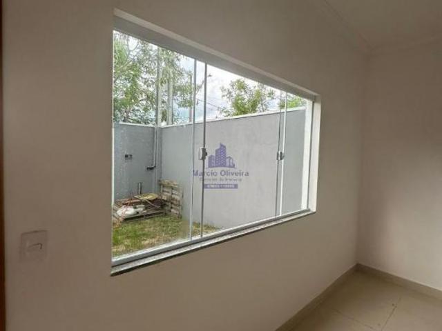 CASA NOVINHA EM RUA TRANQUILA COM BASTANTE ESPAÇO