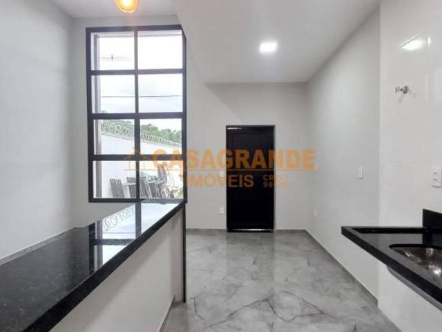 Casa Novíssima à Venda em Caçapava/SP