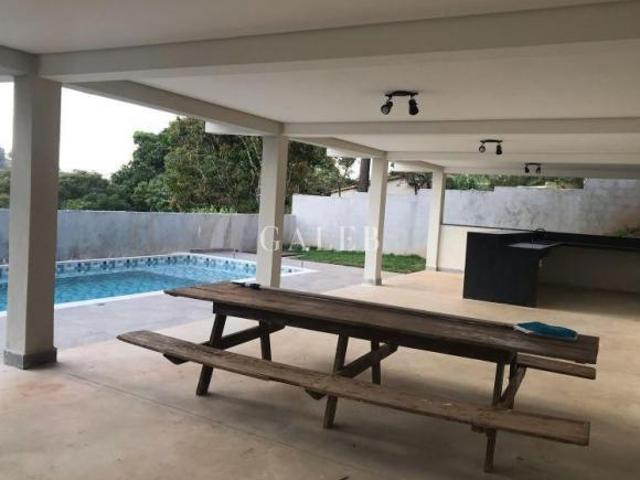 Casa ou Chácara perto da cidade à venda com 3 quartos e com piscina