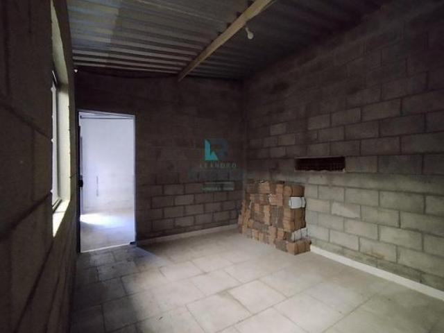 CASA OU GALPÃO COM ESTRUTURA PARA SOBRADO Á VENDA EM LORENA