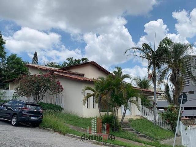 Casa O bairro Jardim Emília, em Sorocaba, é uma região consolidada e bastante