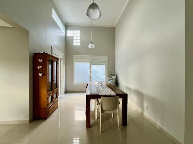 Casa Atlântida Sul, 03 dormitórios, suíte 2 vagas