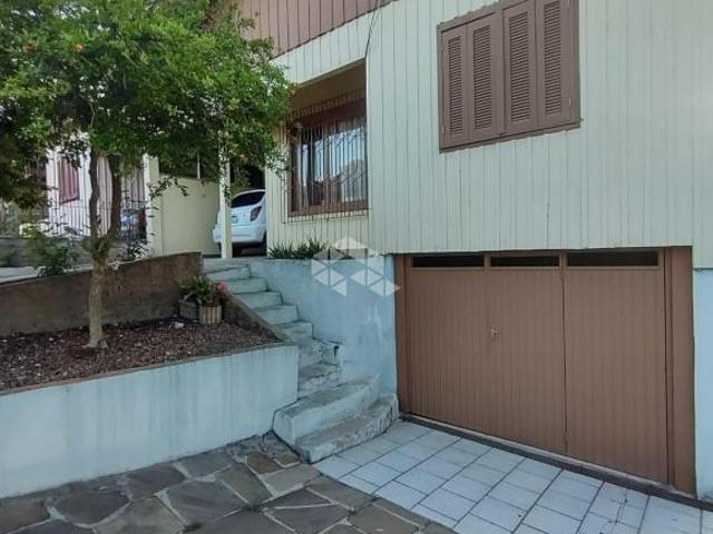 CASA AVERBADA NO BORGO TODA CERCADA